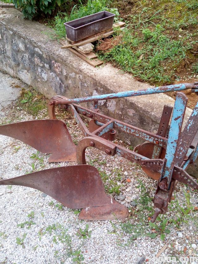 prodam plug 12 col olt dvo brazdni