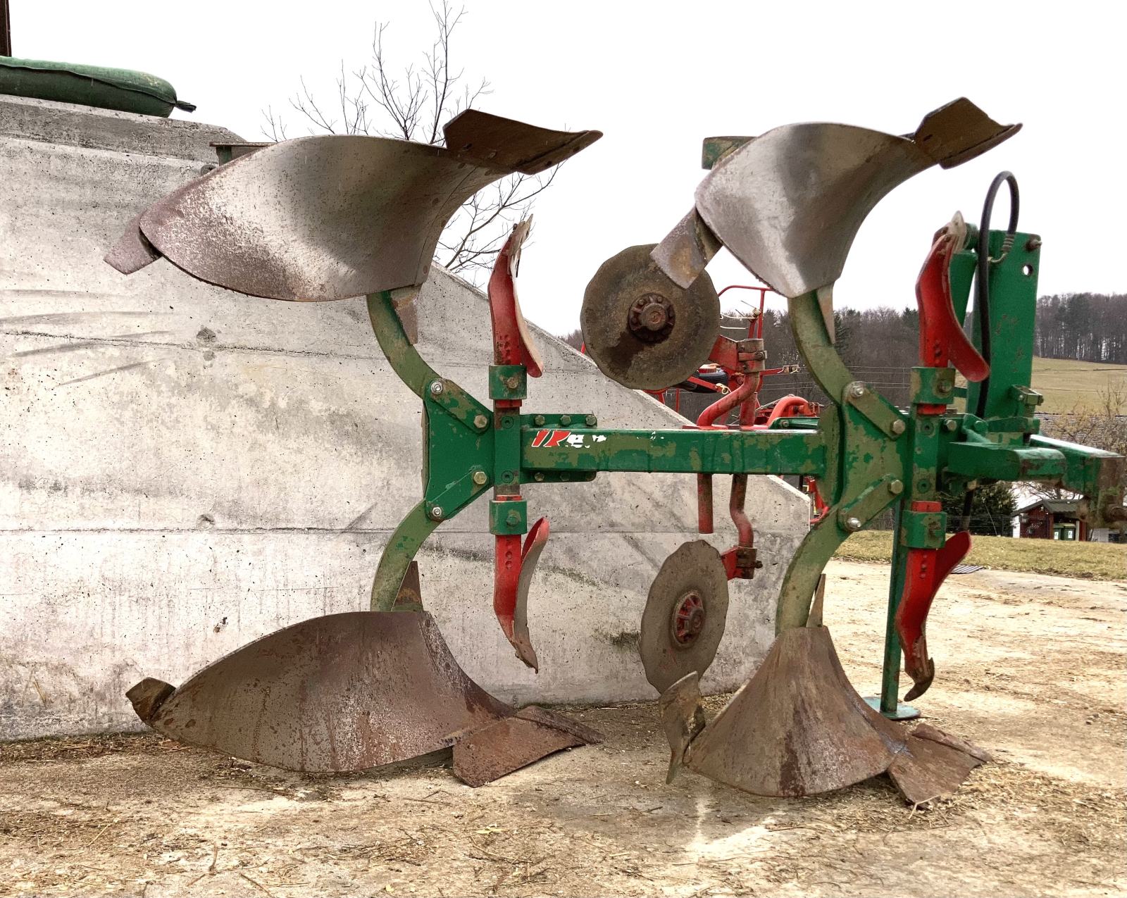 Regent MX 32 dvobrazdni obračalni plug