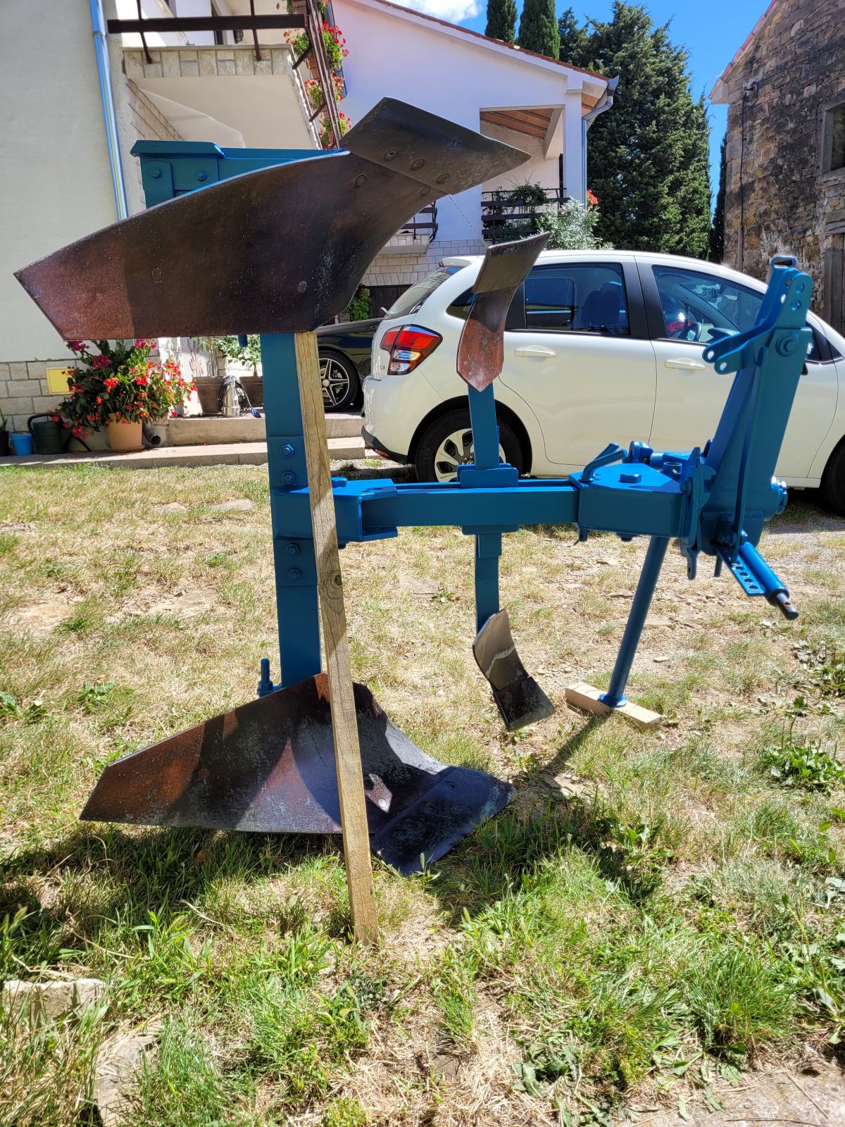 Tonutti 14 enobrazdni obračalni plug