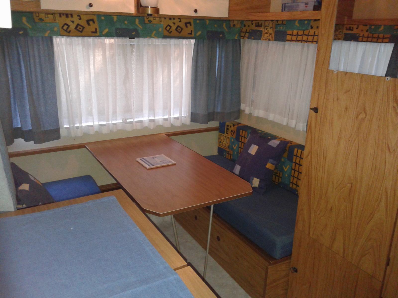 POČITNIŠKA PRIKOLICA ADRIA 450