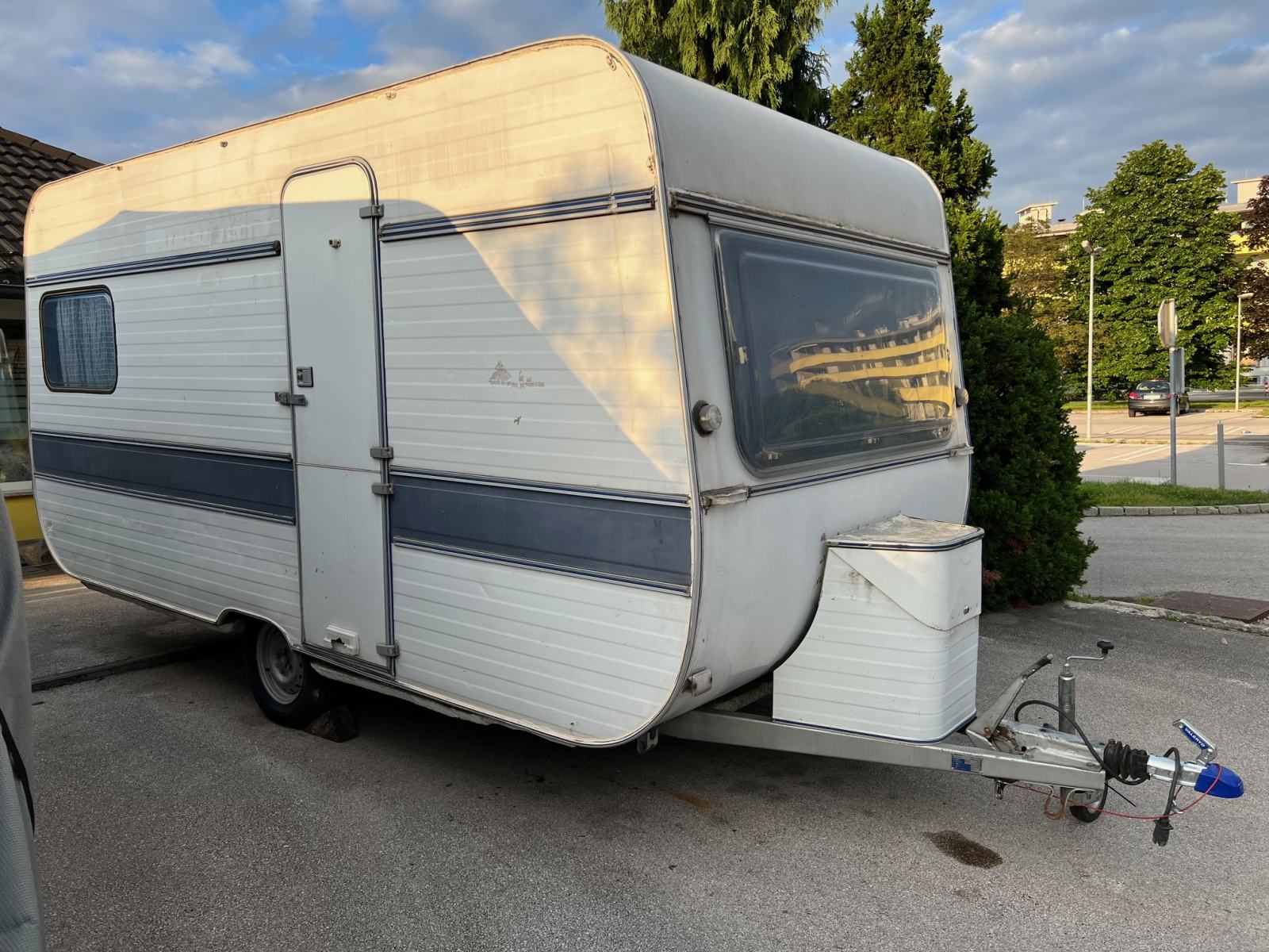 Počitniška prikolica, kamp prikolica Adria 450q