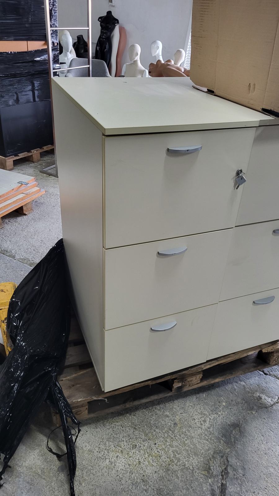 Predalnik predalniki visoki