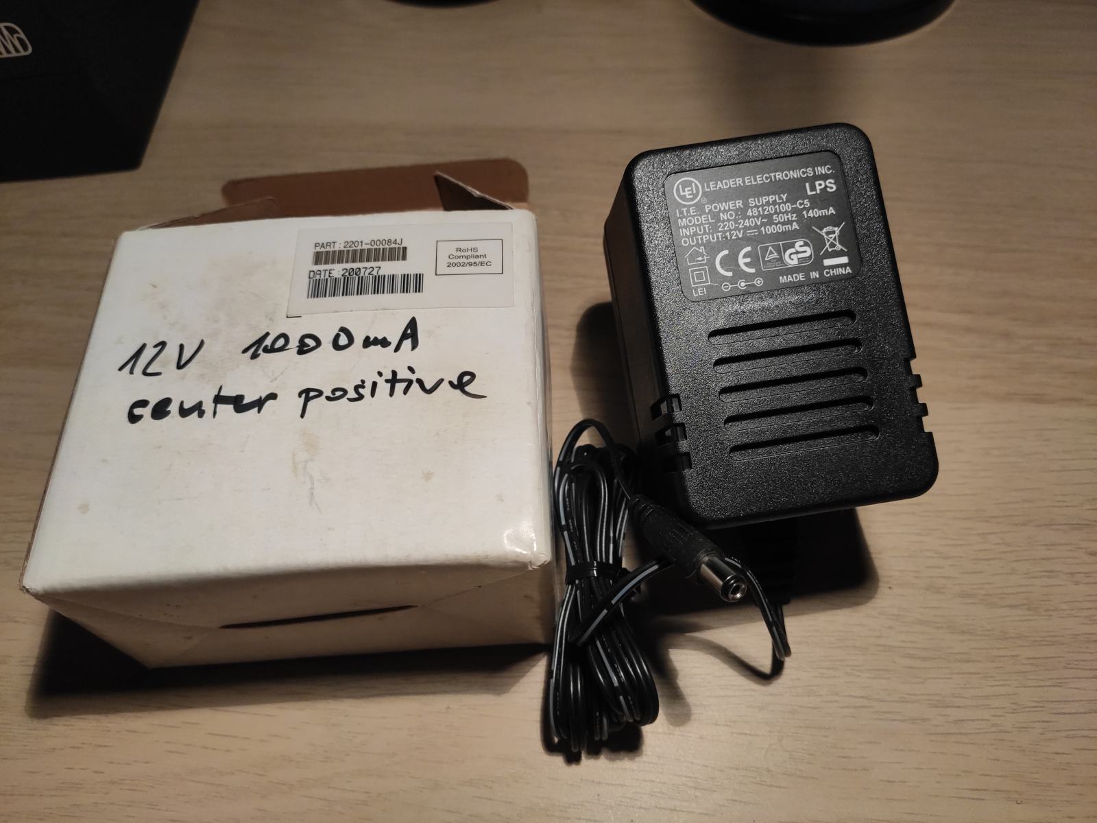 Adapter 12v 1000mA center positive
