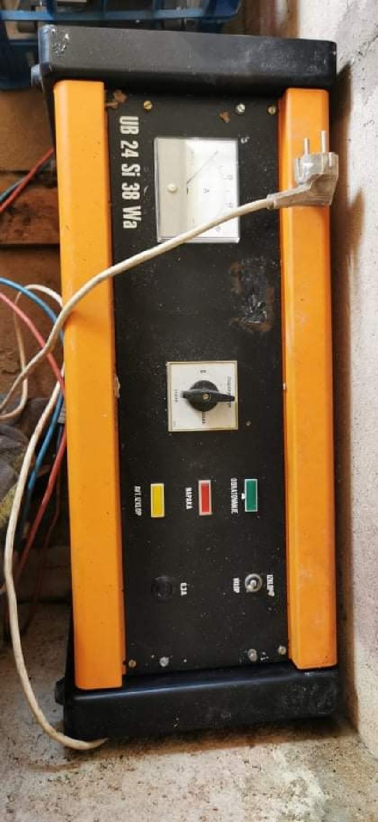 Polnilec za viličarje UB 24 Si 38 Wa