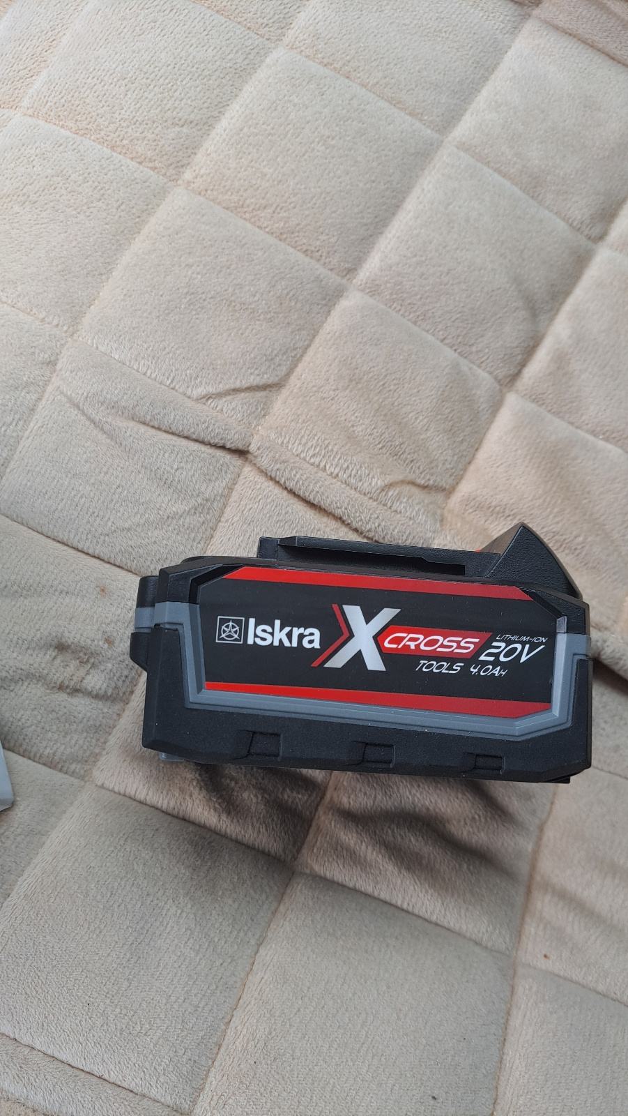Iskra x cross baterija 20v 4ah in polnilec 20v