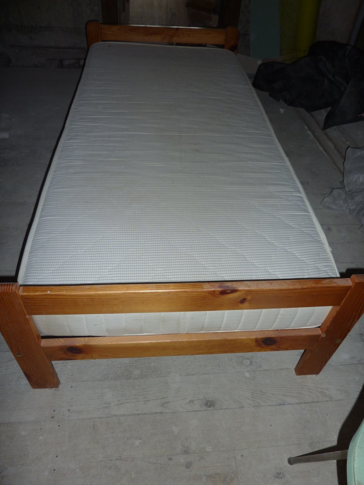 Lesena postelja 200x90 in jogi