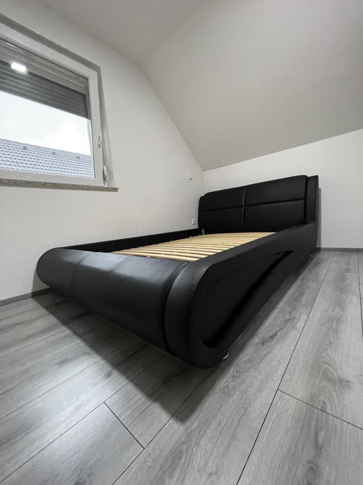 Moderno posteljno ohišje dimenzij 200x140