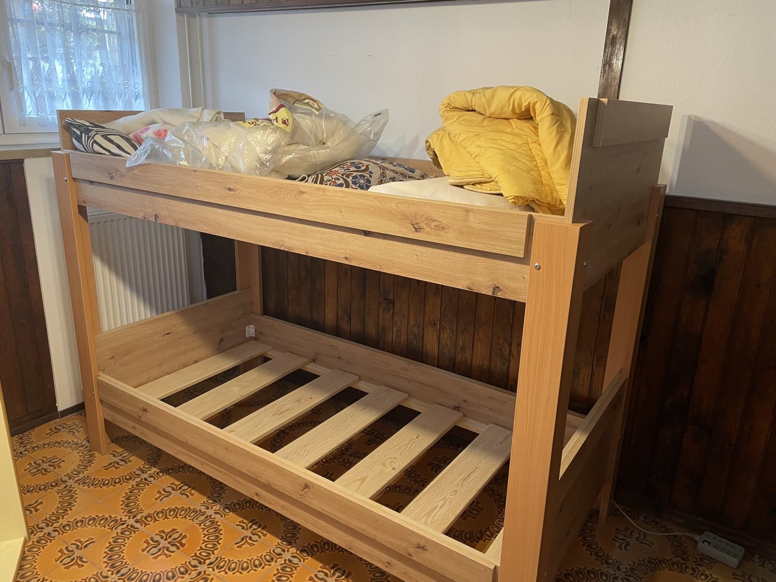 pograd postelja 200 krat 90 cm