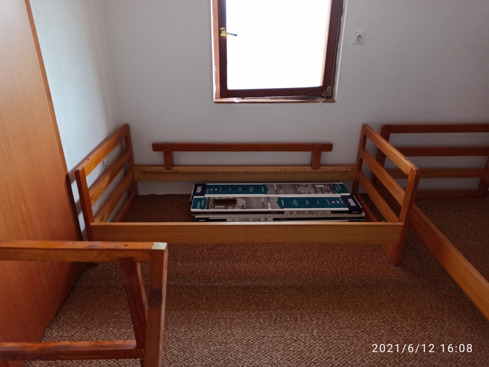 Postelja 200x90 plus vzmetnica