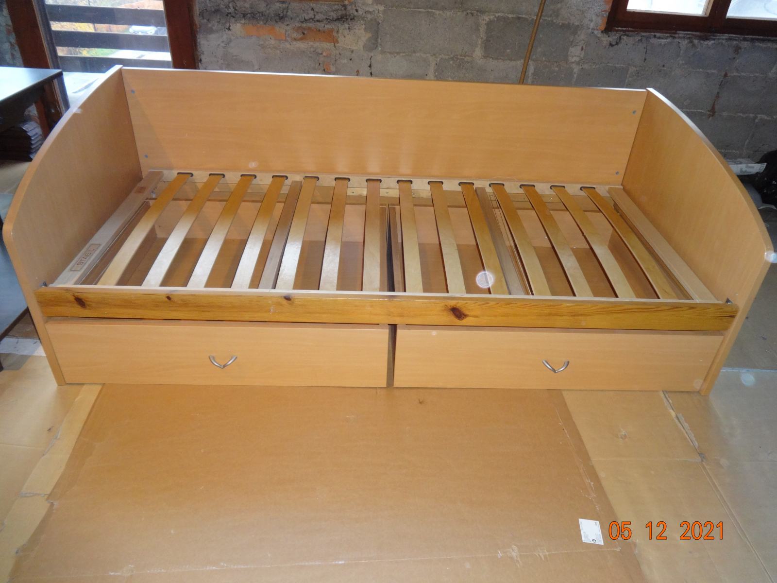 Postelja Alples 200x90 cm s predaloma