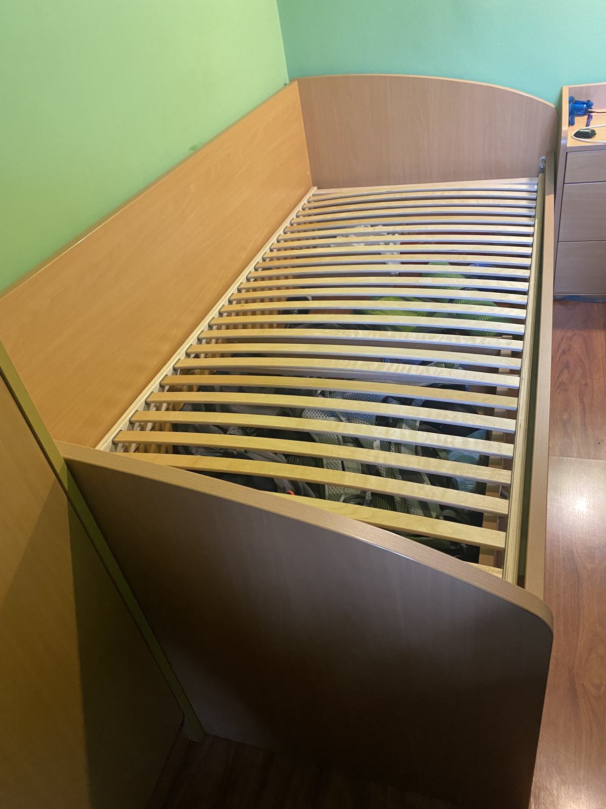 Postelja in letveno dno Alples