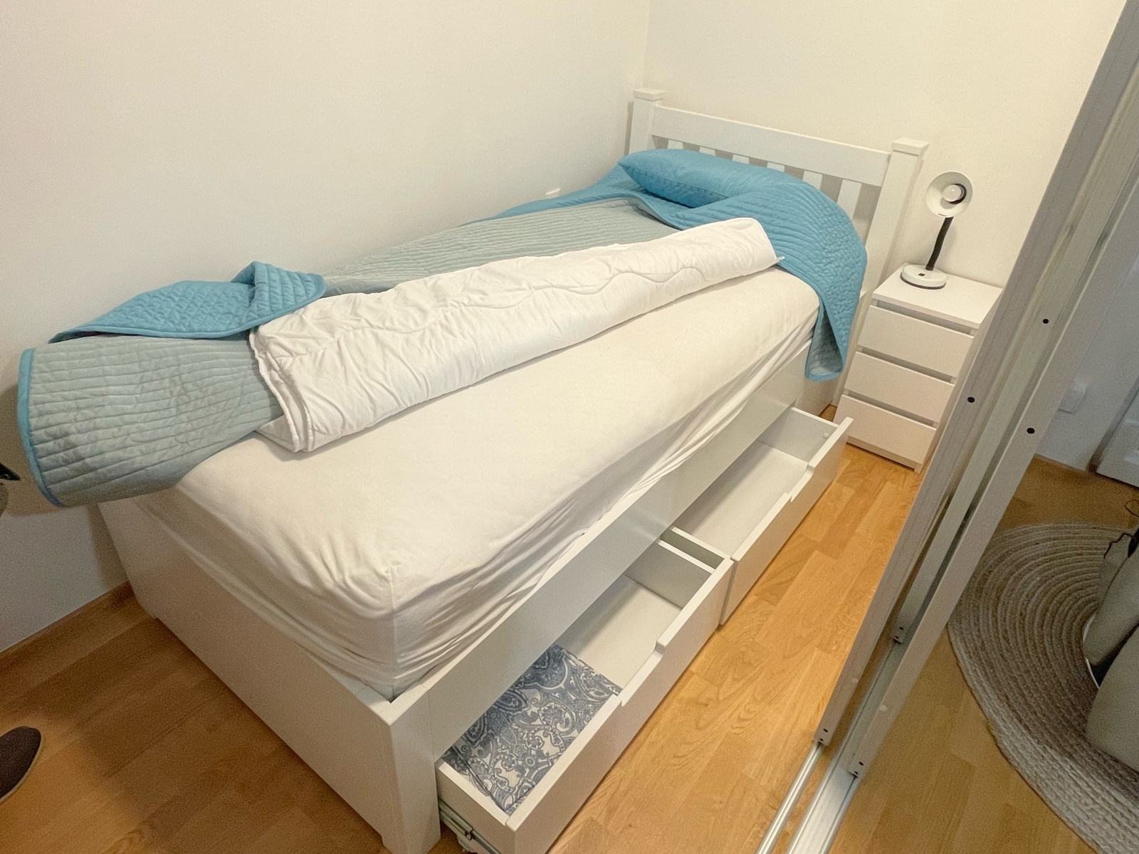 Postelja s predali 200x90 NOVA