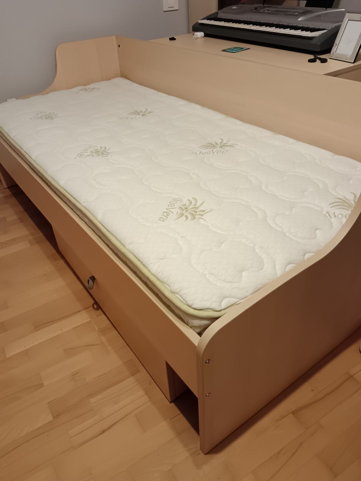 Postelji Alples 90x200