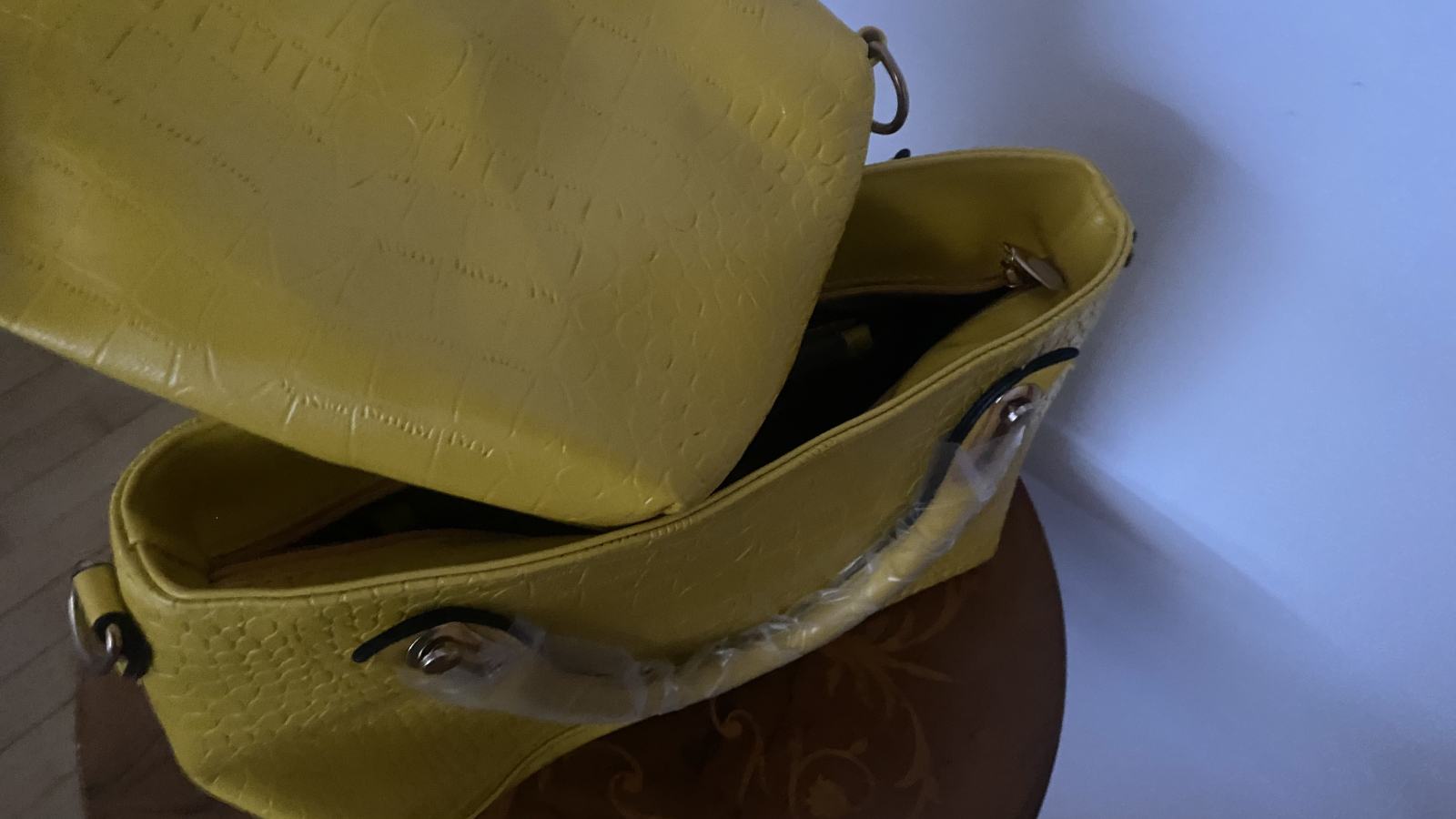 rumena ženska torbica