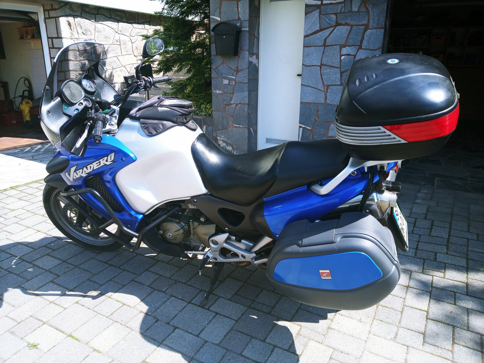 Honda VARADERO 1000 1000 cm3, 2000 l.