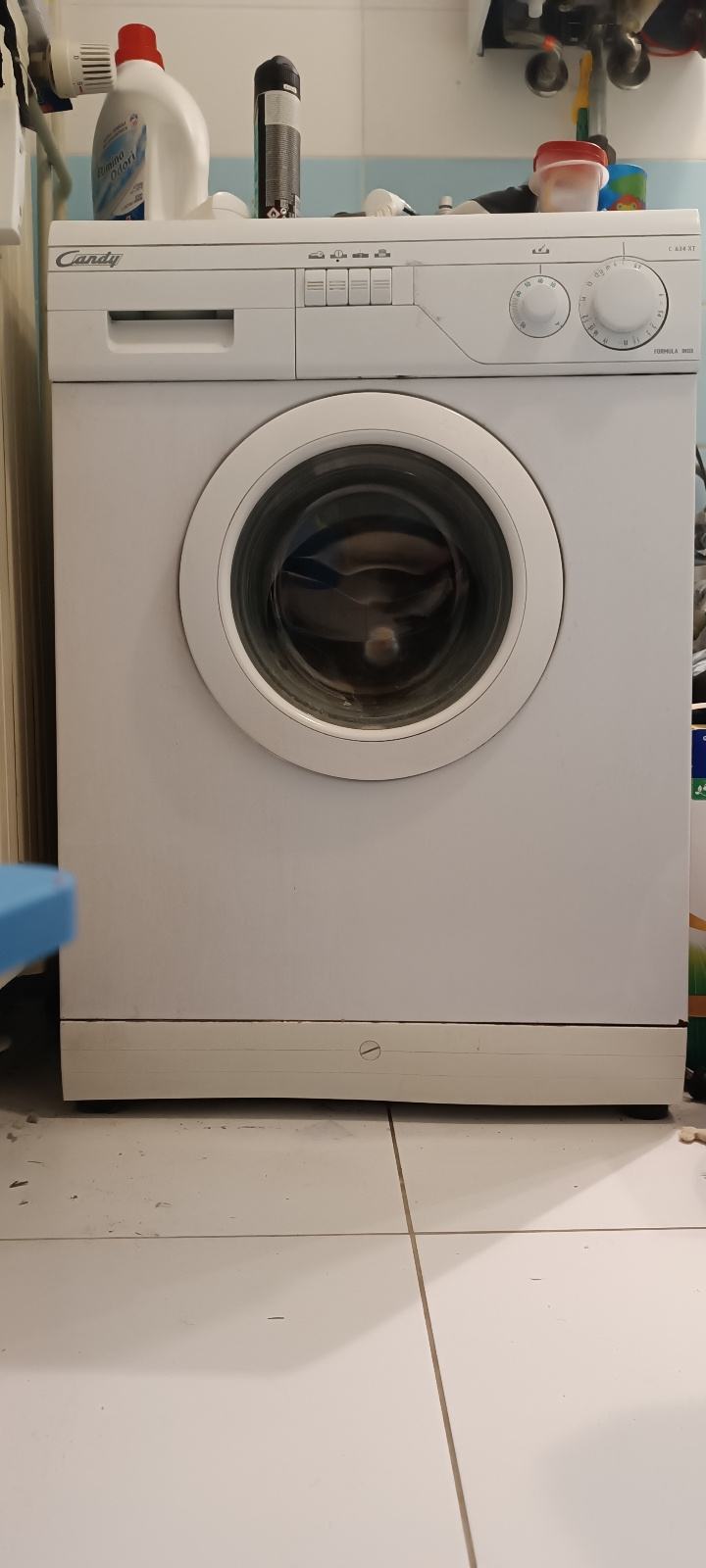 delujoč pralni stroj Candy C634XT
