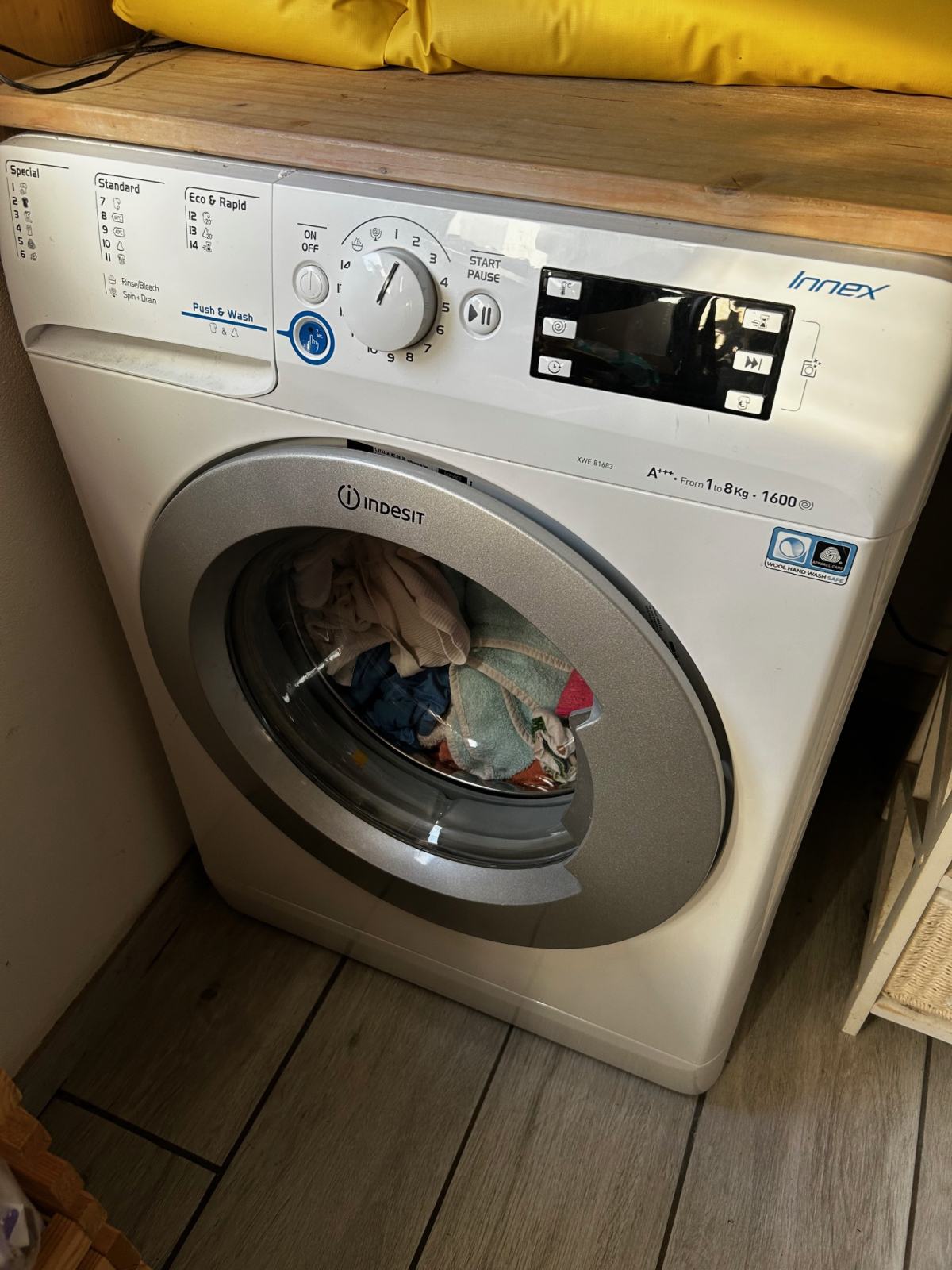 Pralni stroj Indesit 8kg (glasen ležaj)