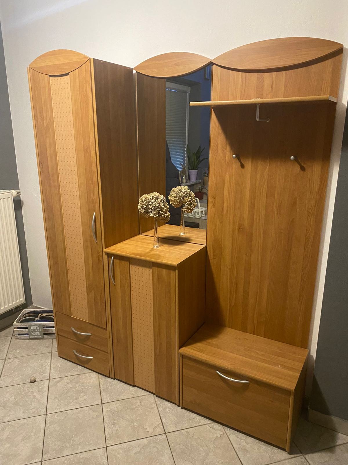 Prodam komplet za predsobo