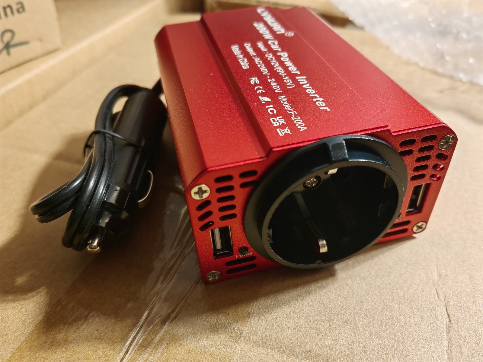 12V 230V Inverter pretvornik 200W USB