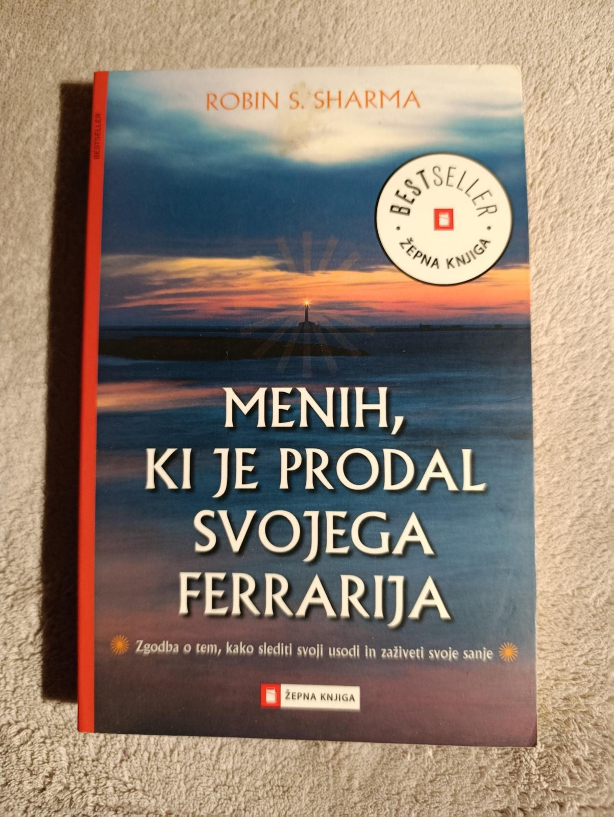 Knjiga z naslovom Menih, ki je prodal svojega Ferrarija