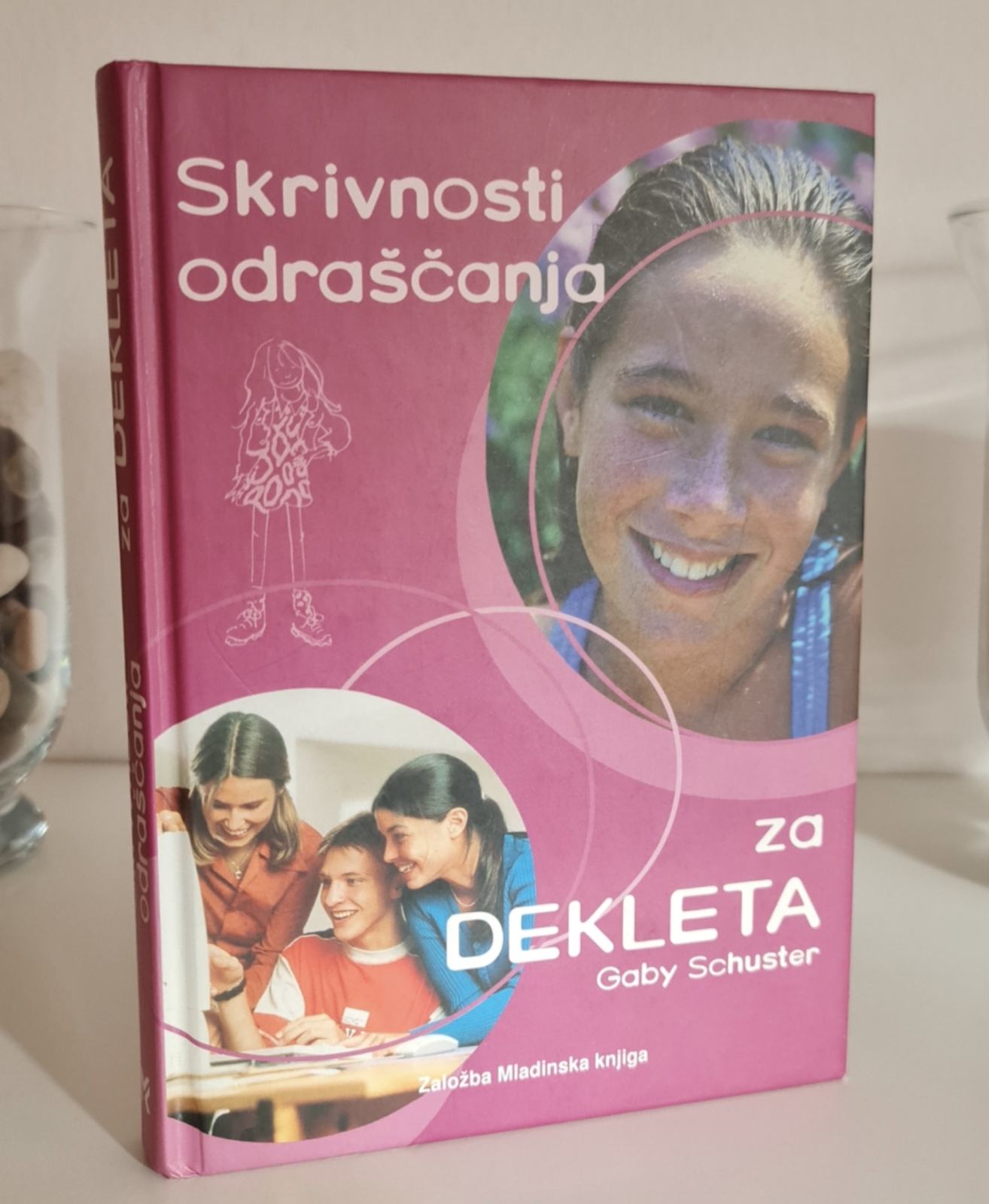PRIROČNIK Skrivnosti odraščanja za dekleta (Gaby Schuster)