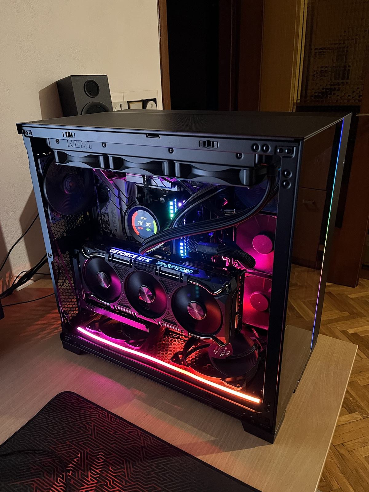 4K Gaming računalnik Ryzen 7950x RTX 4090 43 144hz monitor
