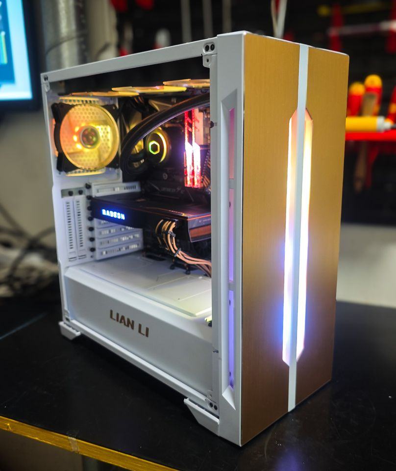 Gaming računalnik AMD Ryzen 7 / AMD RX 5700 XT / 16GB RAM / 250GB Nvme