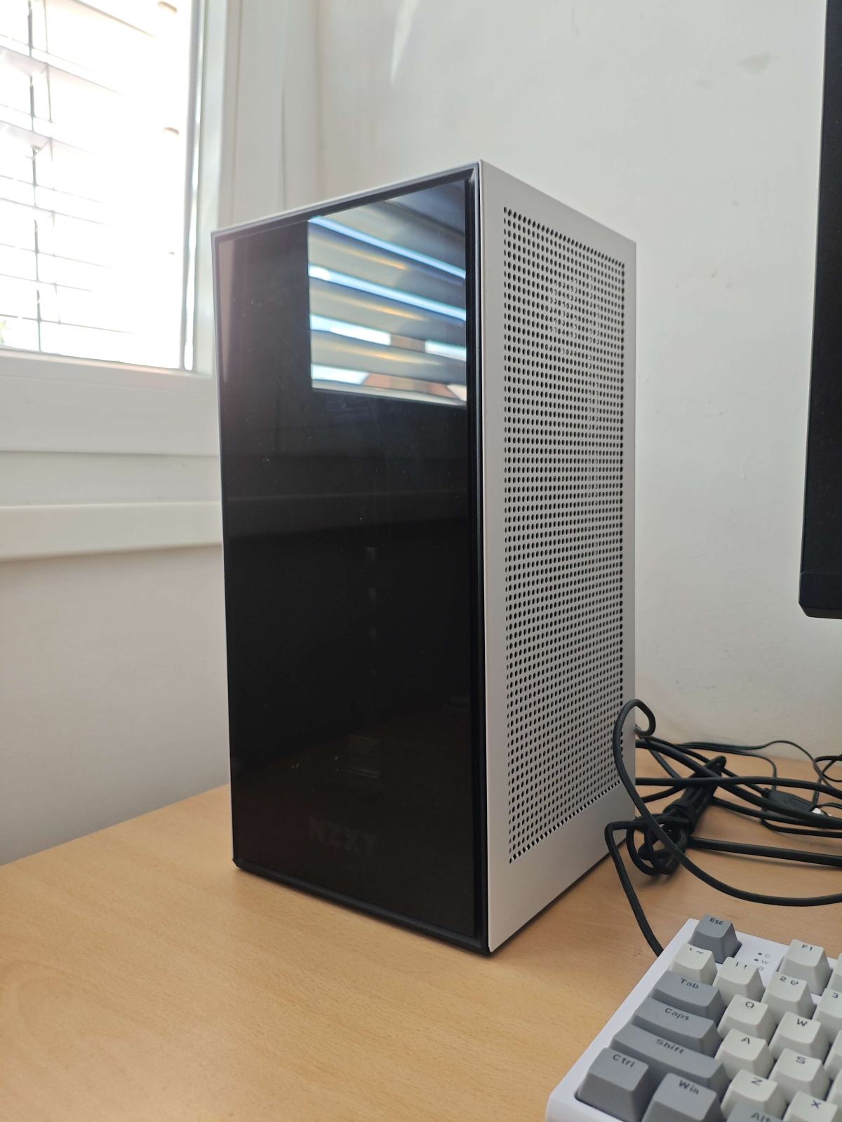 Gaming Računalnik ITX OC, Ryzen 5 7500F, 32GB 6000MHz, RX 9060XT 16GB