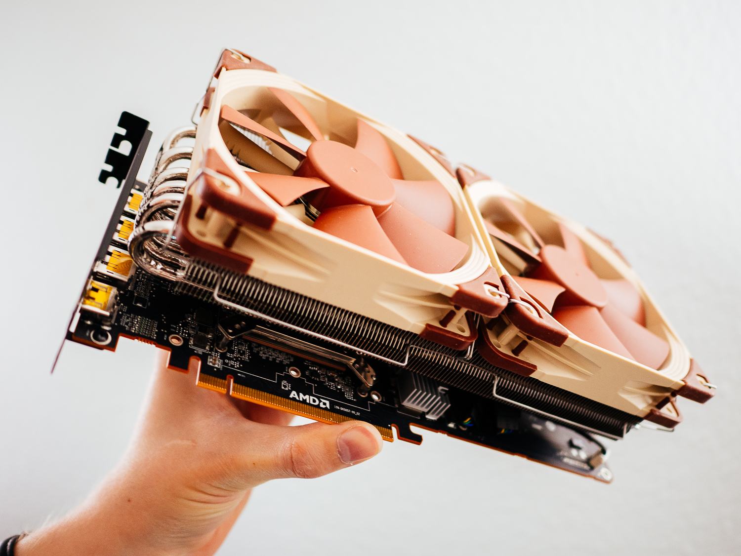 GAMING SAPPHIRE RX VEGA 64|RYZEN|16 GB DDR4|SSD+HDD|EVGA modular|WI-FI