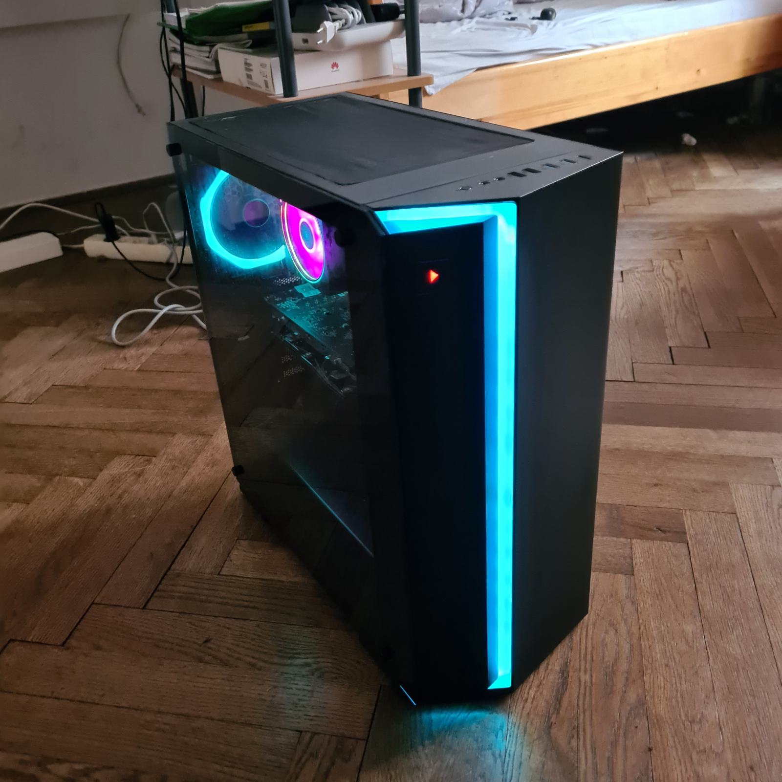 Namizni PC/ Ryzen 7 3700x/ 32 GB RAM/ 1,5 TB SSD/ Nvidia RTX 4000 8GB