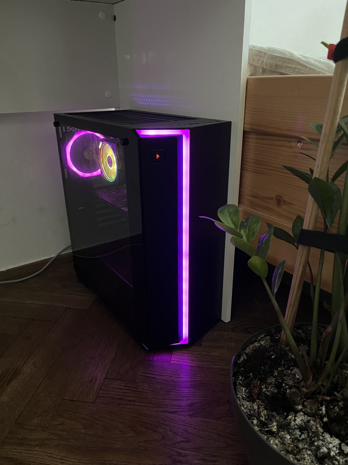 Namizni PC/ Ryzen 7 3700x/ 32 GB RAM/ 1,5 TB SSD/ Nvidia RTX 4000 8GB