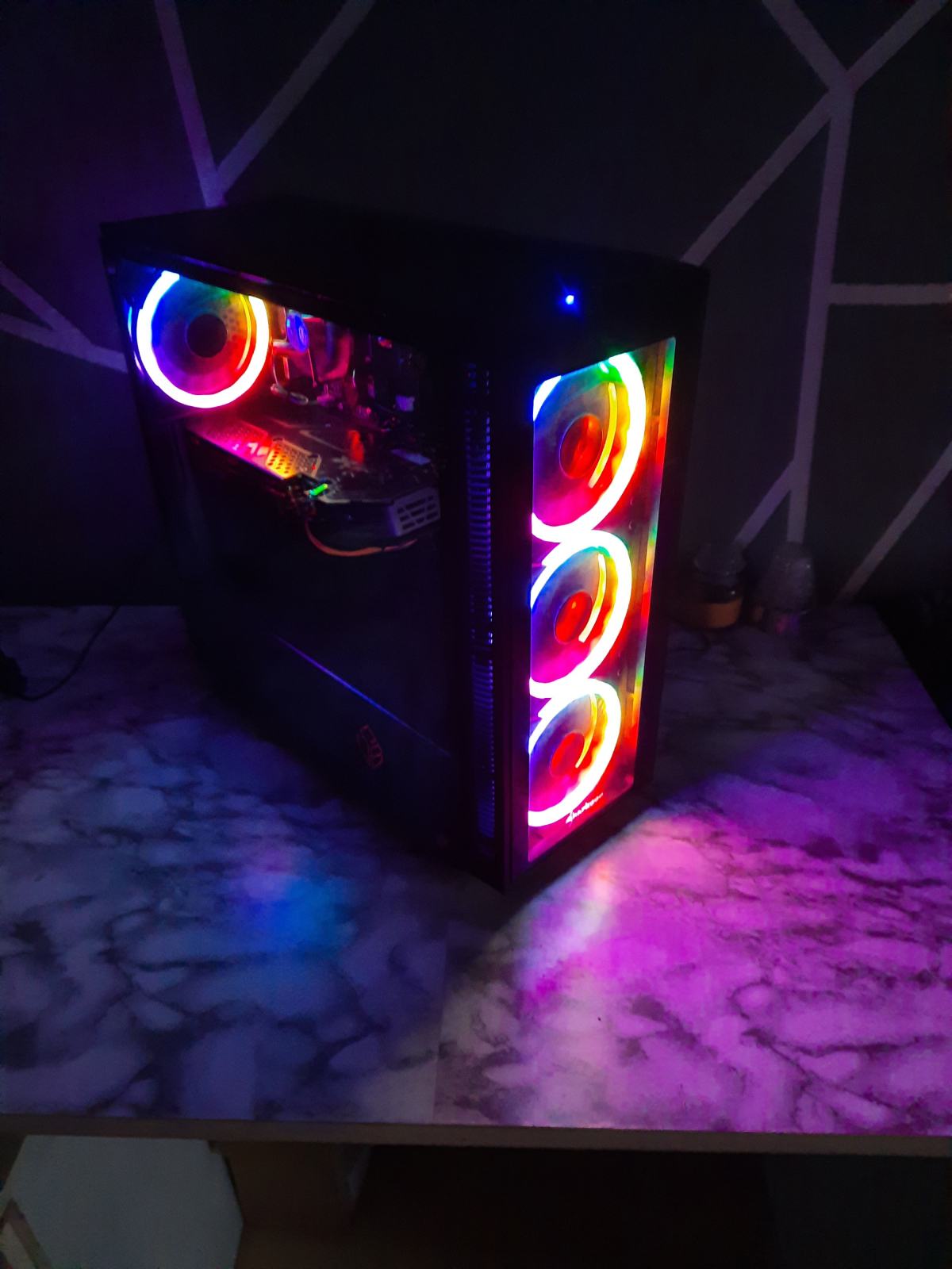 Gaming PC ARGB + tipkovnica/miška RGB + slušalke/gamepad/volan