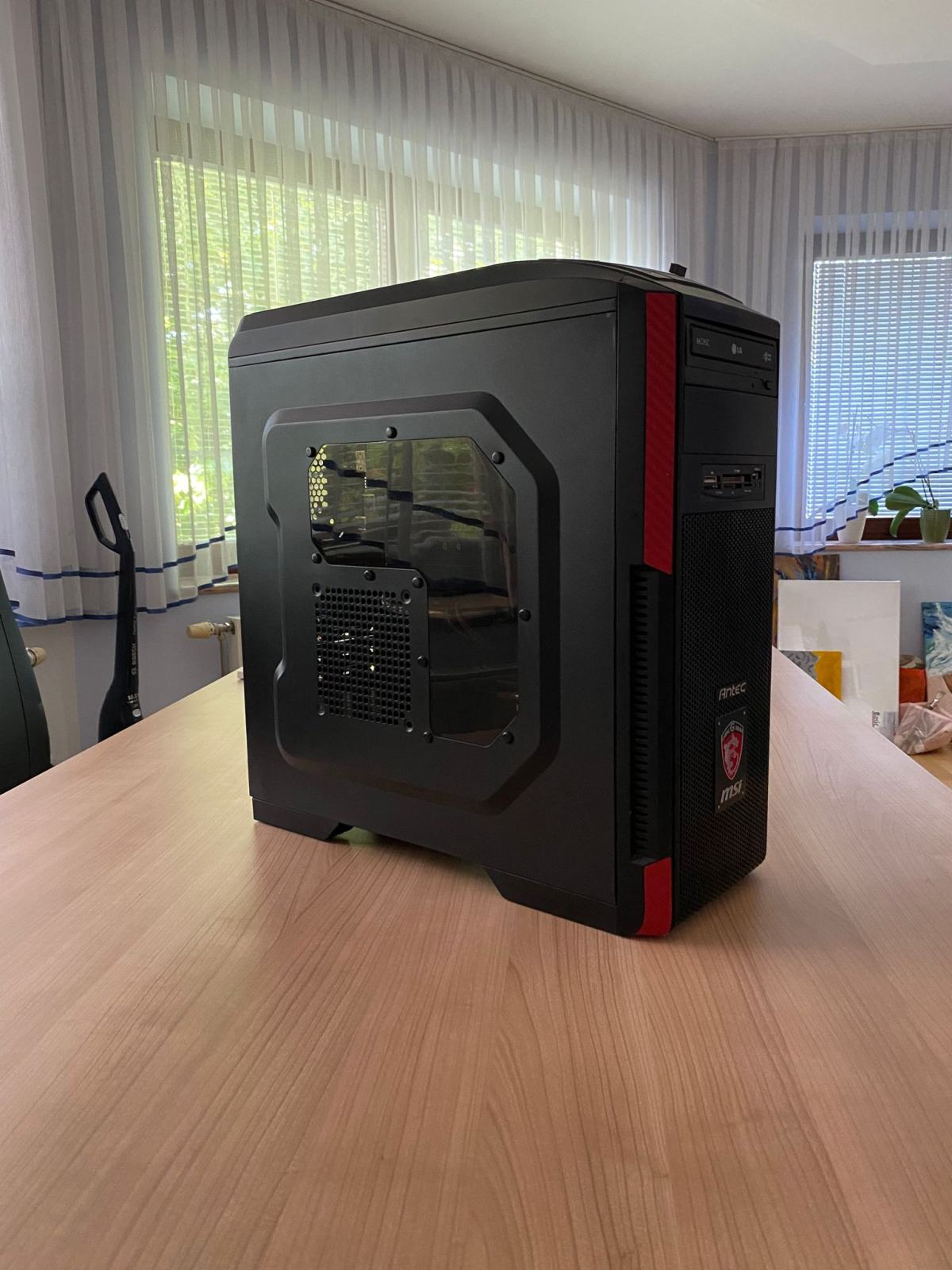 Namizni računalnik i5-4690, GTX970, 16GB RAM, 1TB, 2x120GB SSD