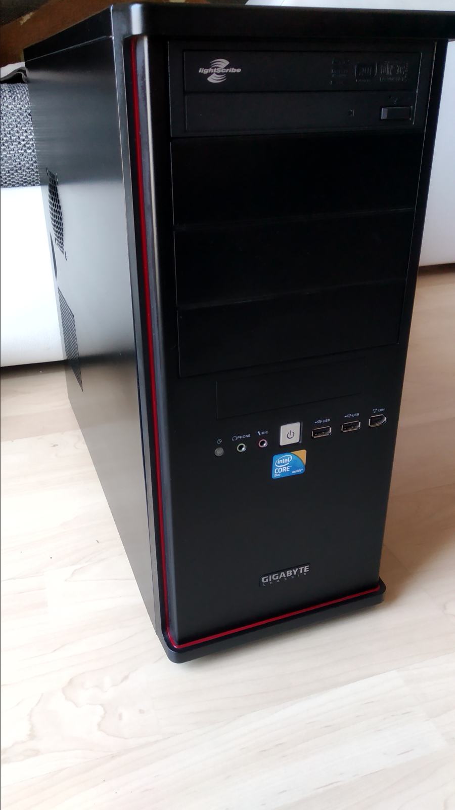 Računalnik i7, 4 GB DDR3, ATI AMD Radeon HD 6450, 500 GB disk