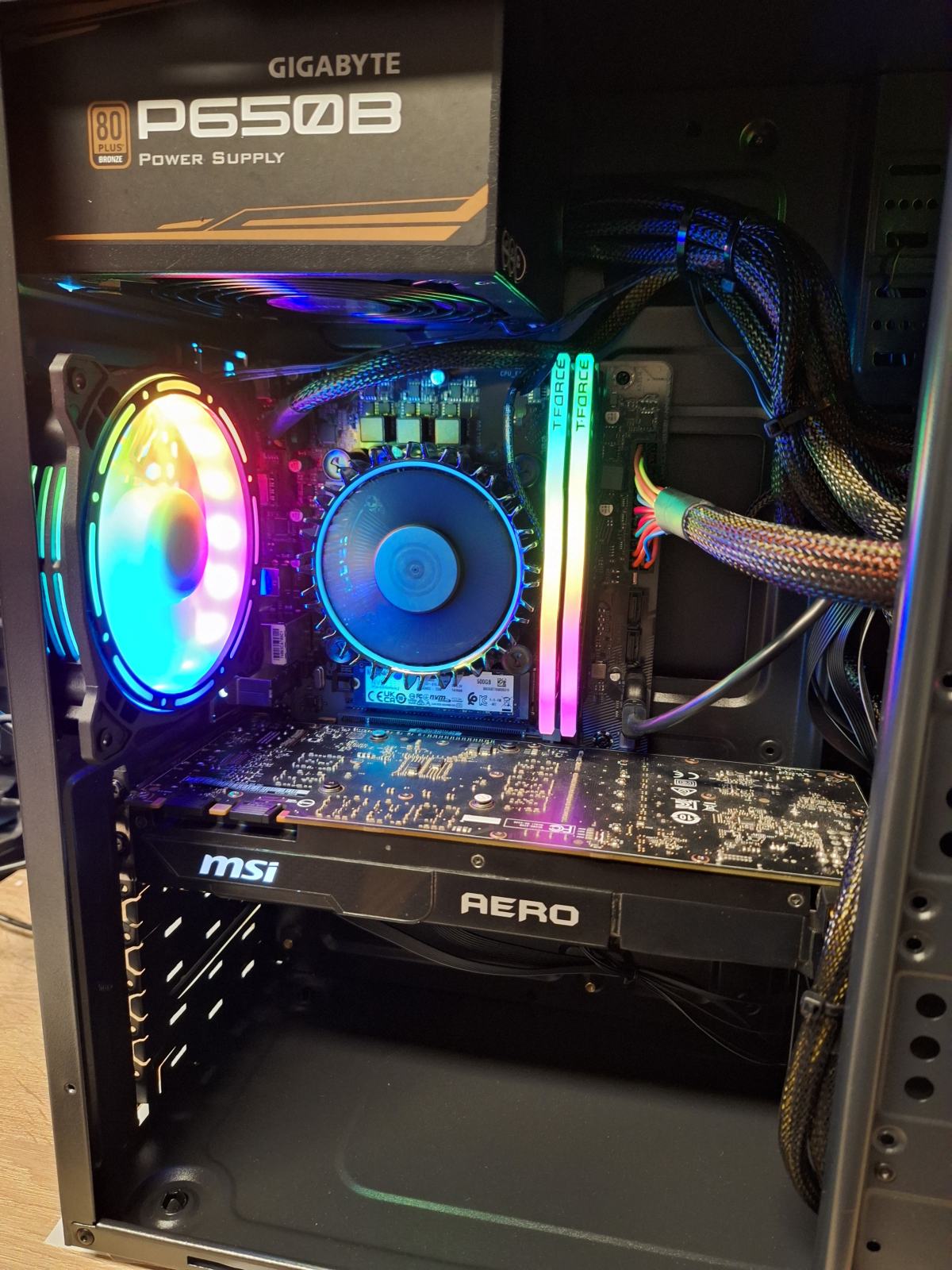 Popolnoma NOV Gaming RGB računalnik GTX 1080