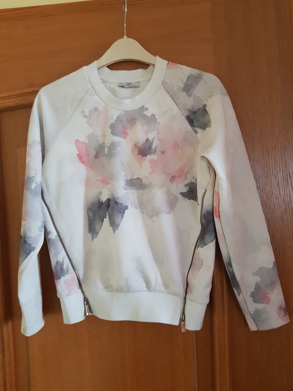 ZARA PULOVER Z ZADRGAMI S/M