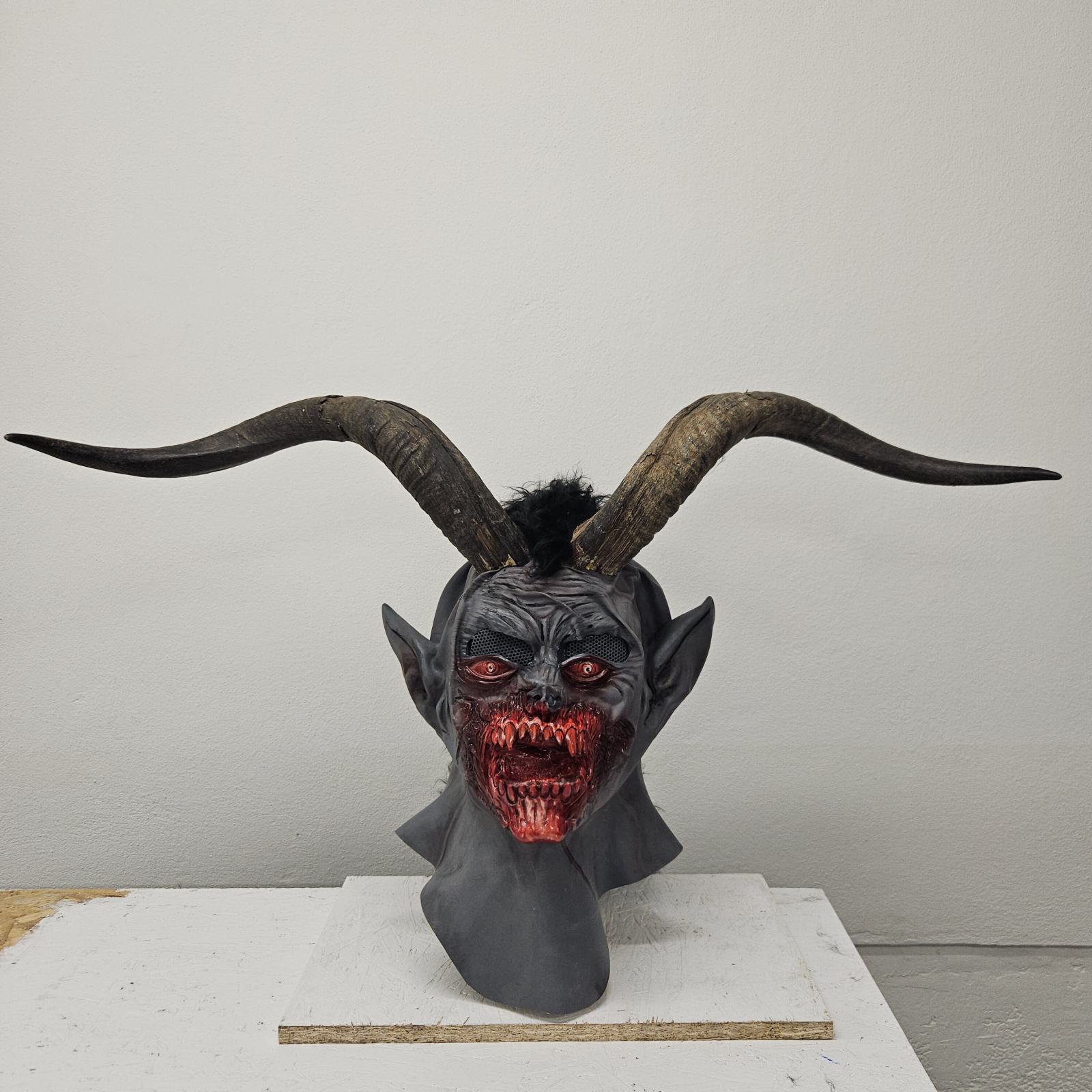 Maska Parkelj Krampus MRAKOR