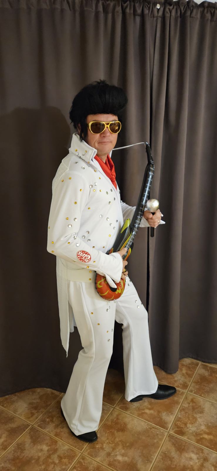 Prodam pustni kostum za odrasle Elvis in Priscilla Presley