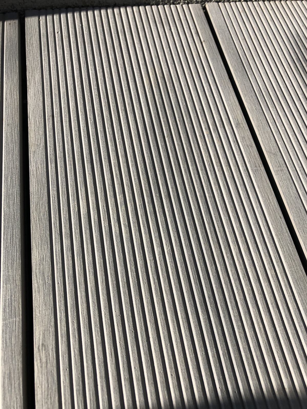 WPC deske v svetlo sivi barvi