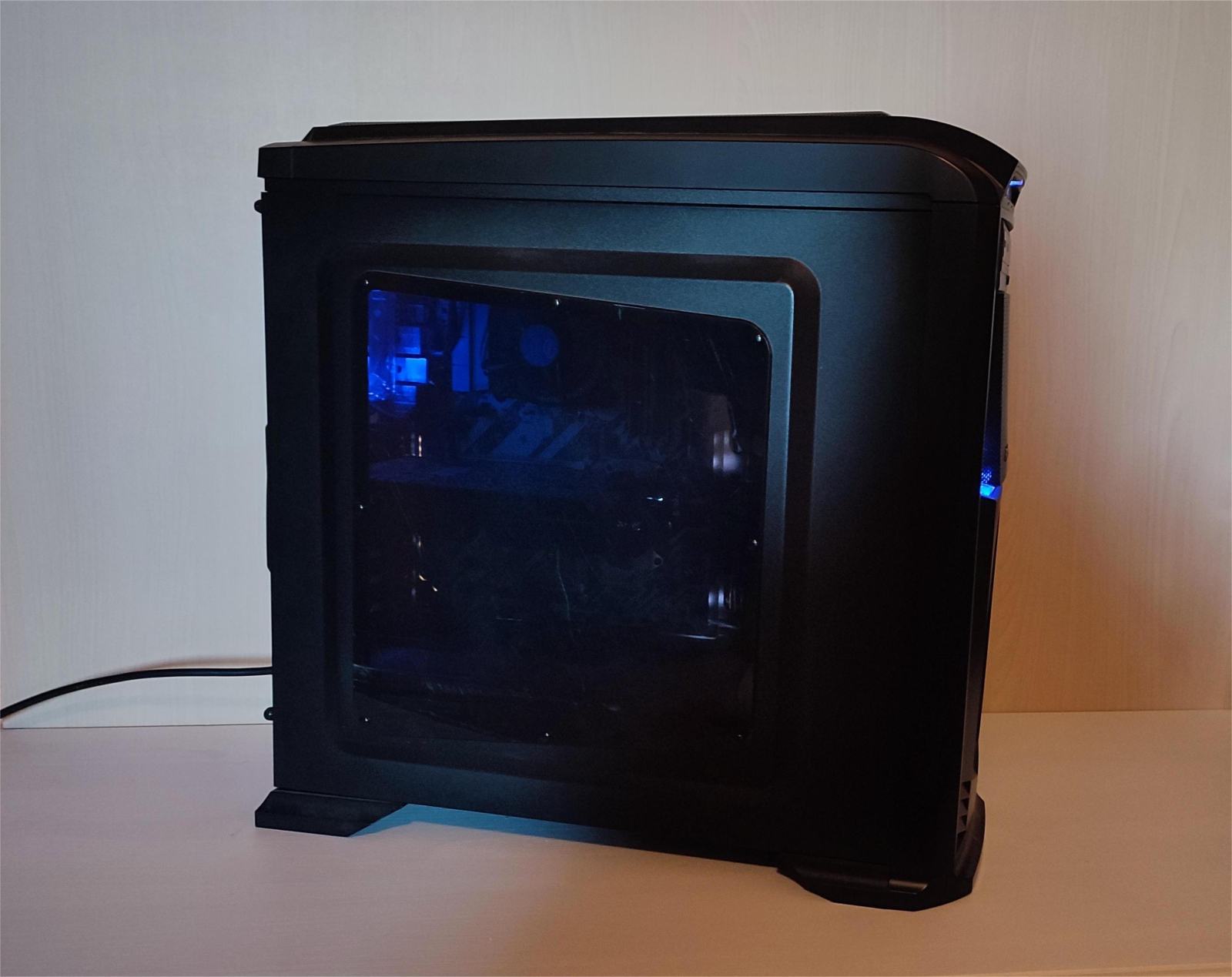 Gaming računalnik i7-7700 / GTX 1070 / 16 GB RAM / SSD + HDD