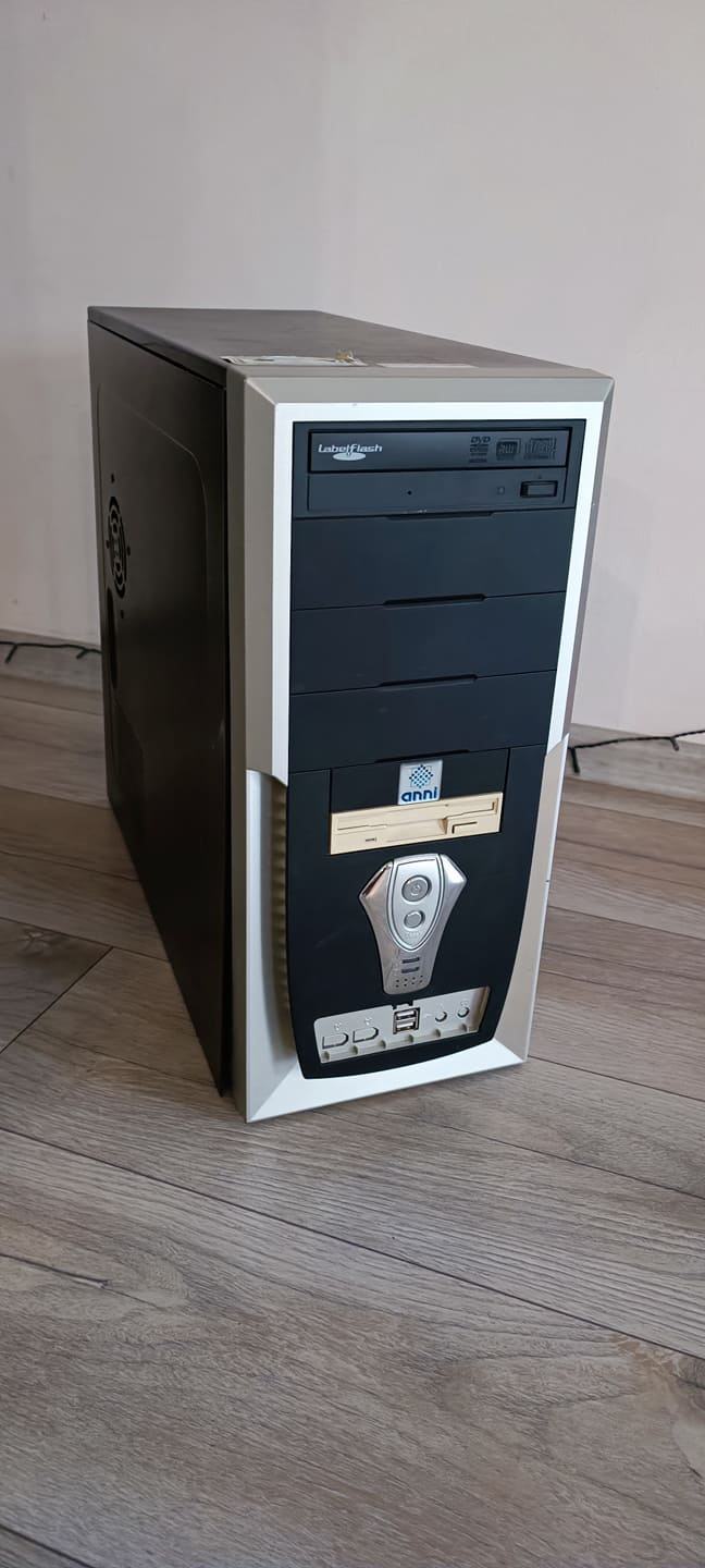 Intel C2D E4500, 2GB ram, 160GB hdd -dvdrw