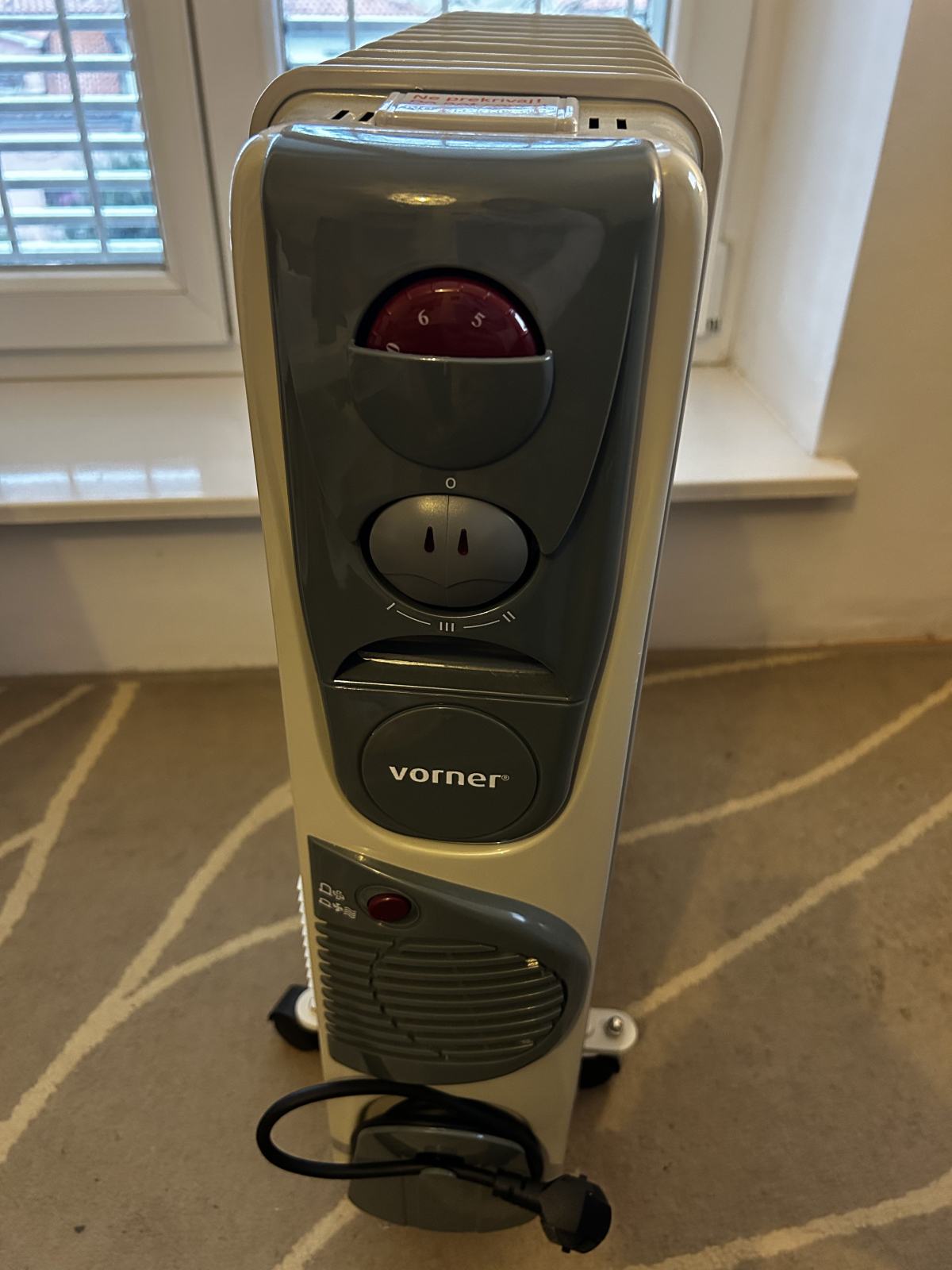 Električni oljni radiator VORNER VRF11-0579 (2900 W)