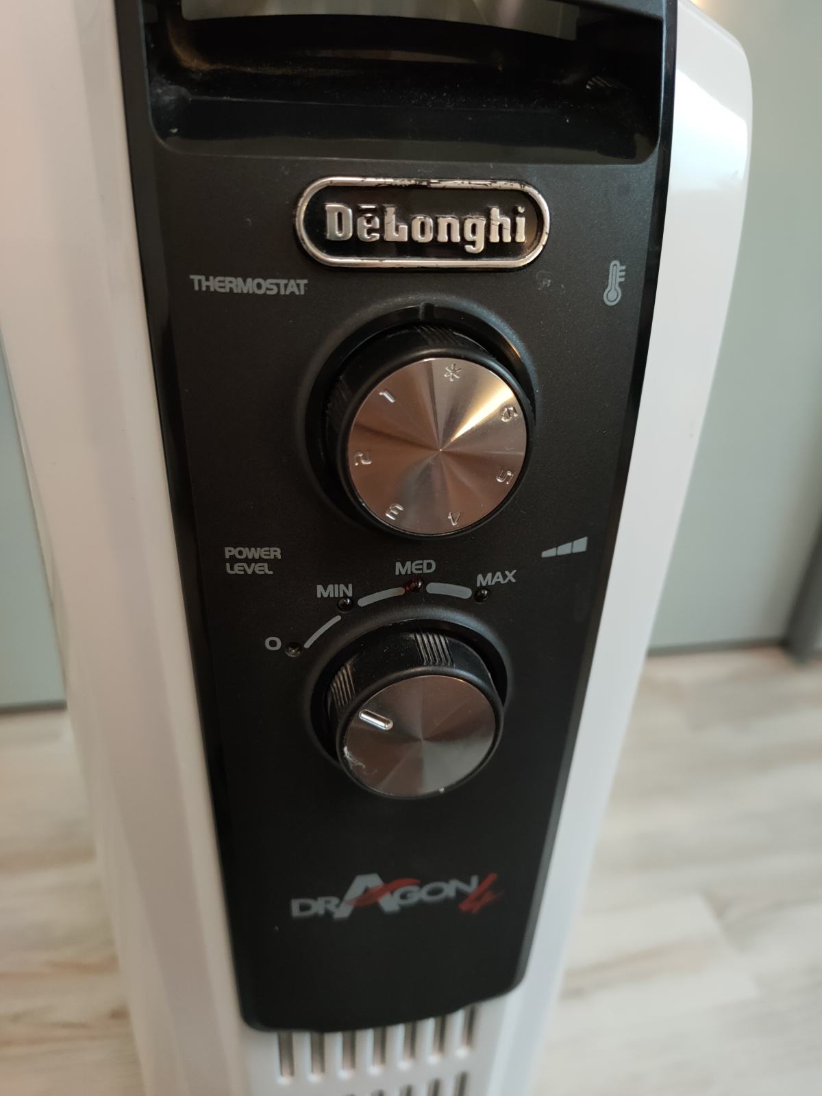 ELEKTRIČNI RADIATOR DELONGHI TRD4 0820 DRAGON 4