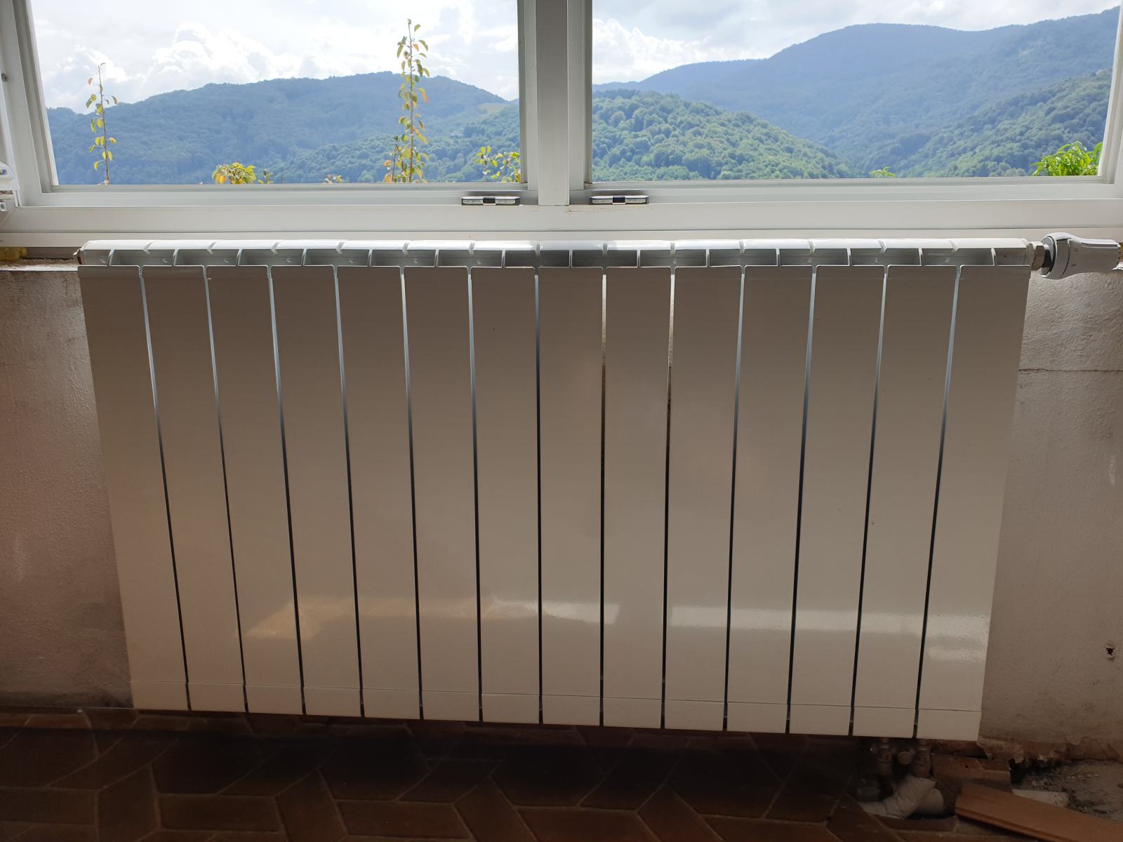 Prodam praktično nerabljene ALU radiatorje Aklimat