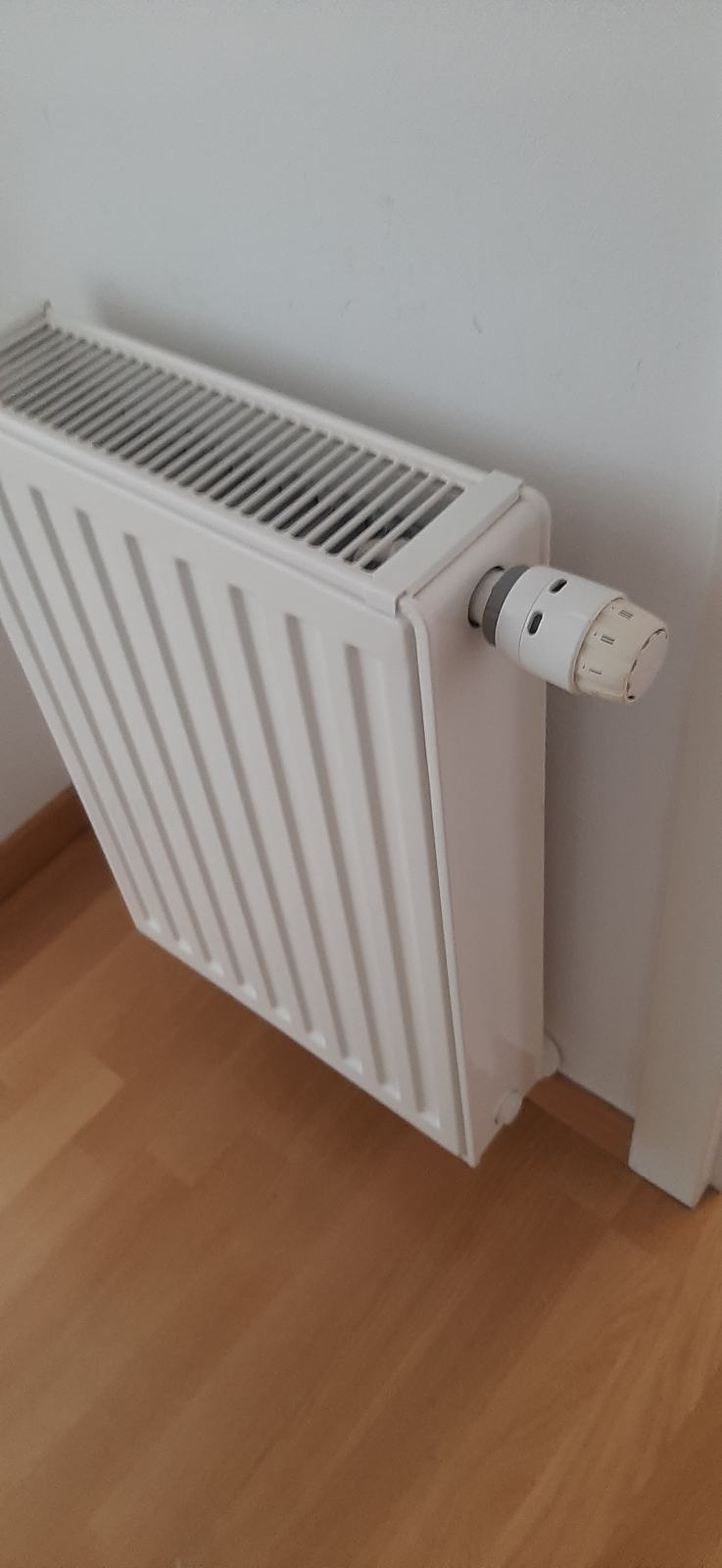 Radiator 40x60 z ventilom, kot na sliki