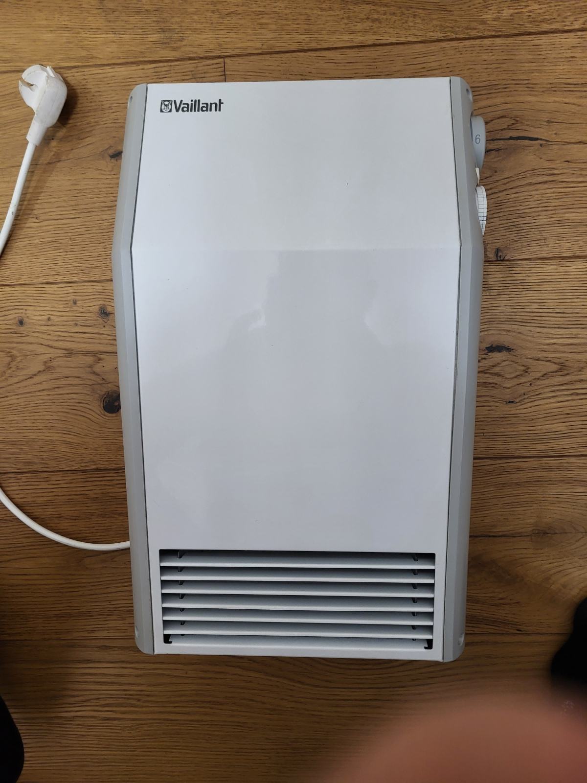 Vaillant hitri električni grelnik - kalorifer VES-24, nerabljen