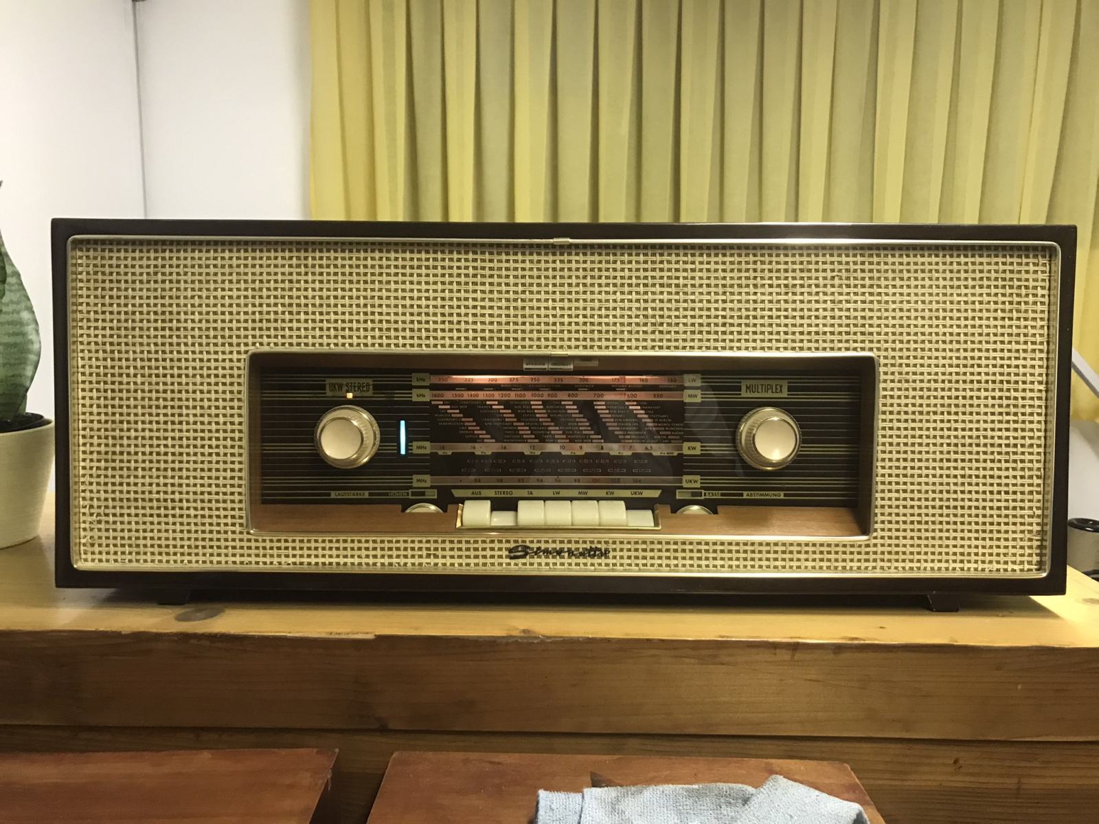 QUELLE GmbH Universum Simonetta W334 STEREO