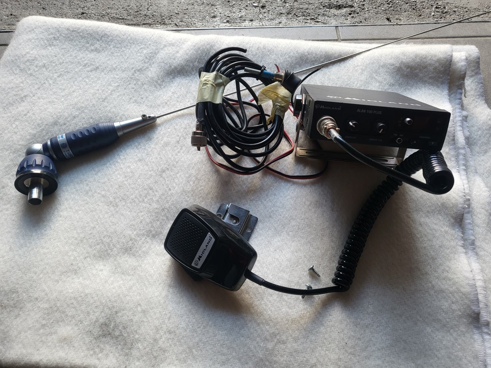 CB postaja ALAN 100 plus + antena + kabel - simbolična cena