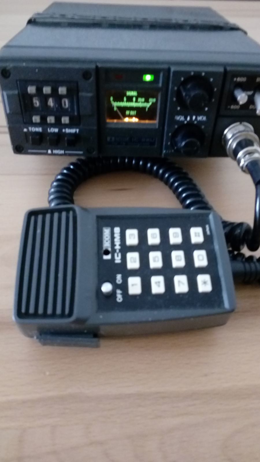 ICOM IC 22U klasika lepo ohranjena, originalna navodila, vredna nakupa