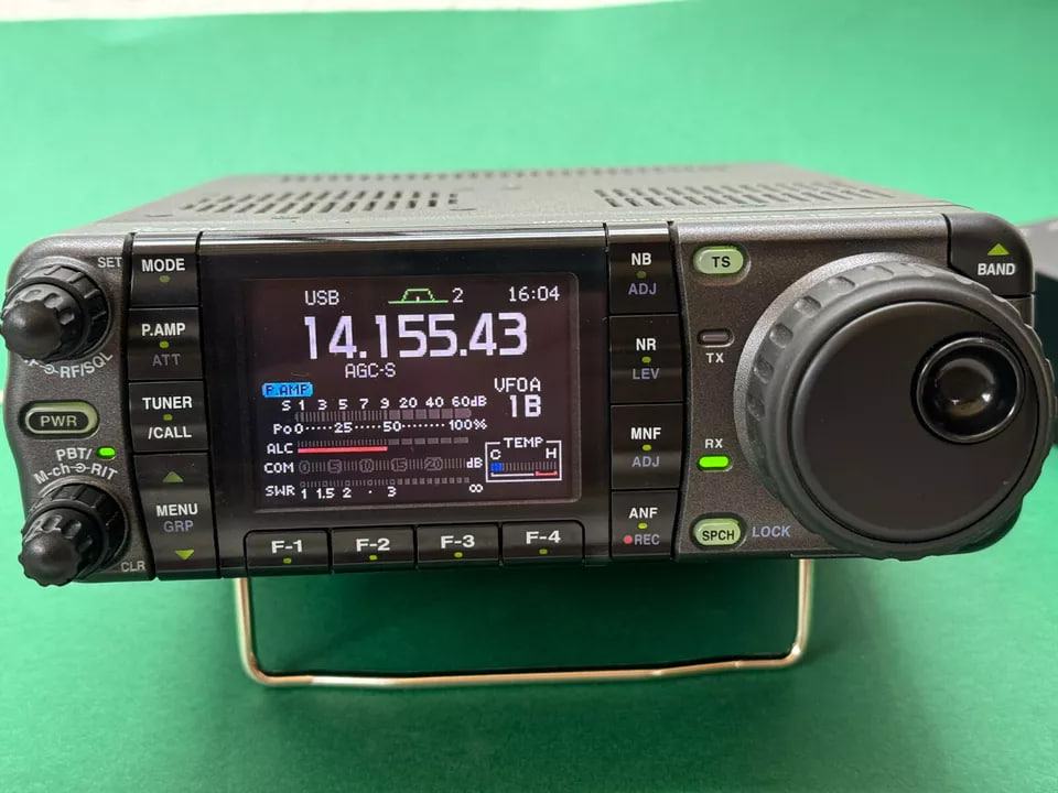 ICOM IC 7000 KW/VHF/UHF All Mode Transceiverc